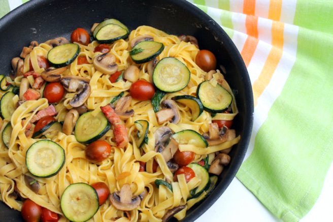 Спагетти с беконом, грибами и цукини вкусный рецепт с фото пошагово и ...